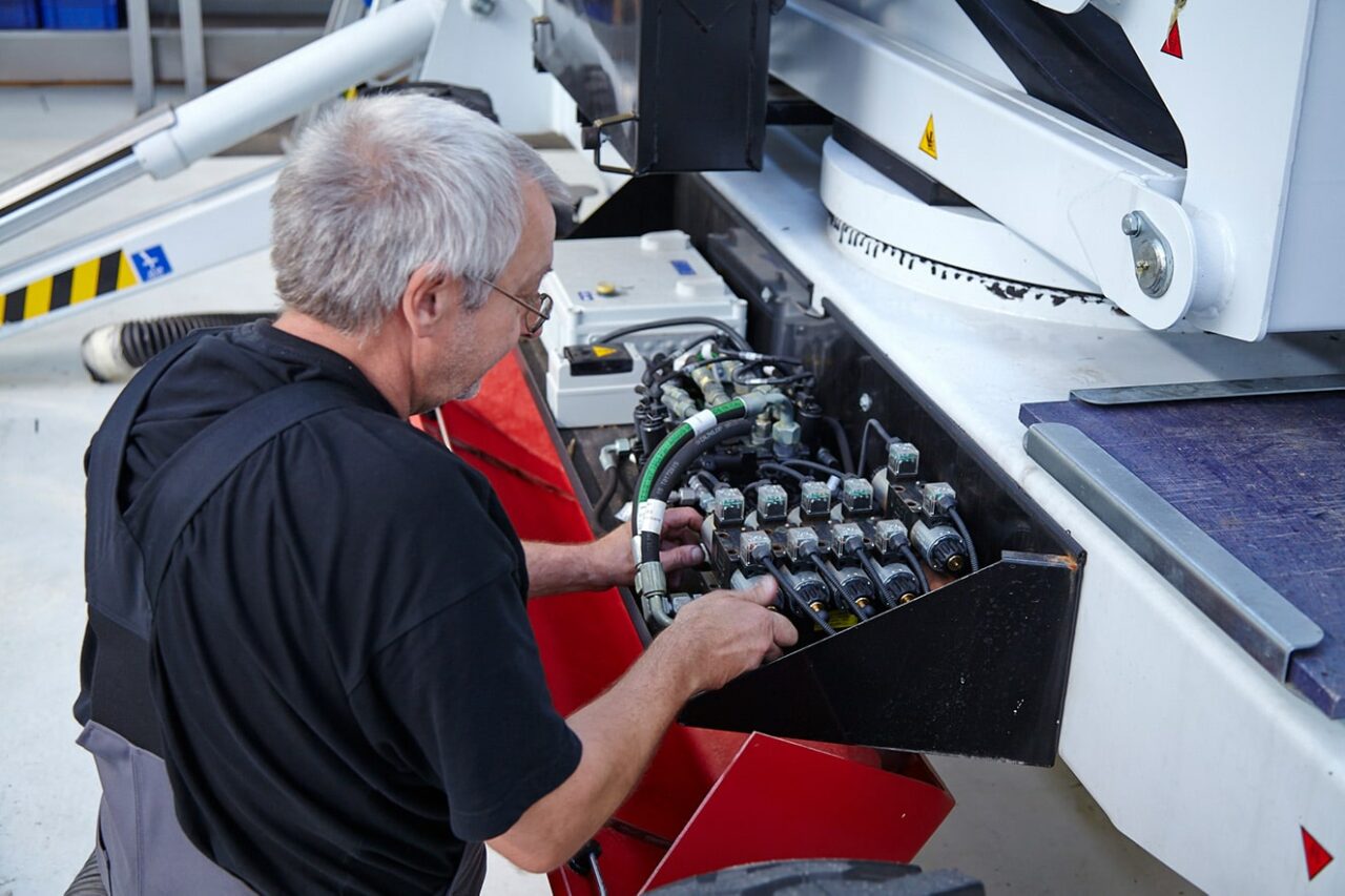 Versalift Access Platform Spare Parts | Versalift International