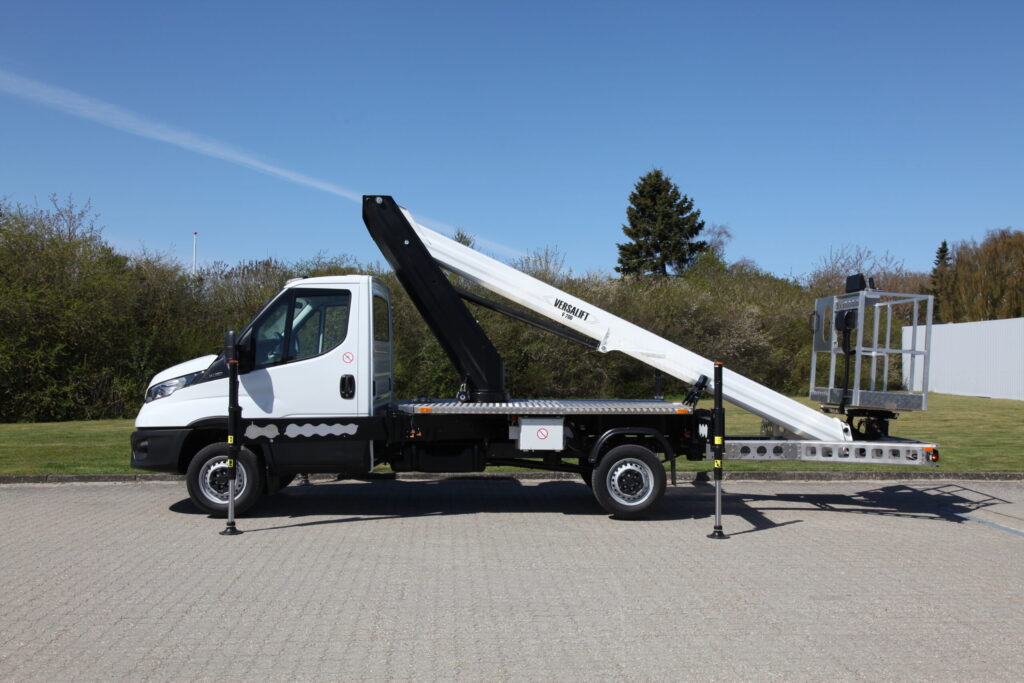 Straight Telescopic Lift On Chassis | V-Range | Versalift International